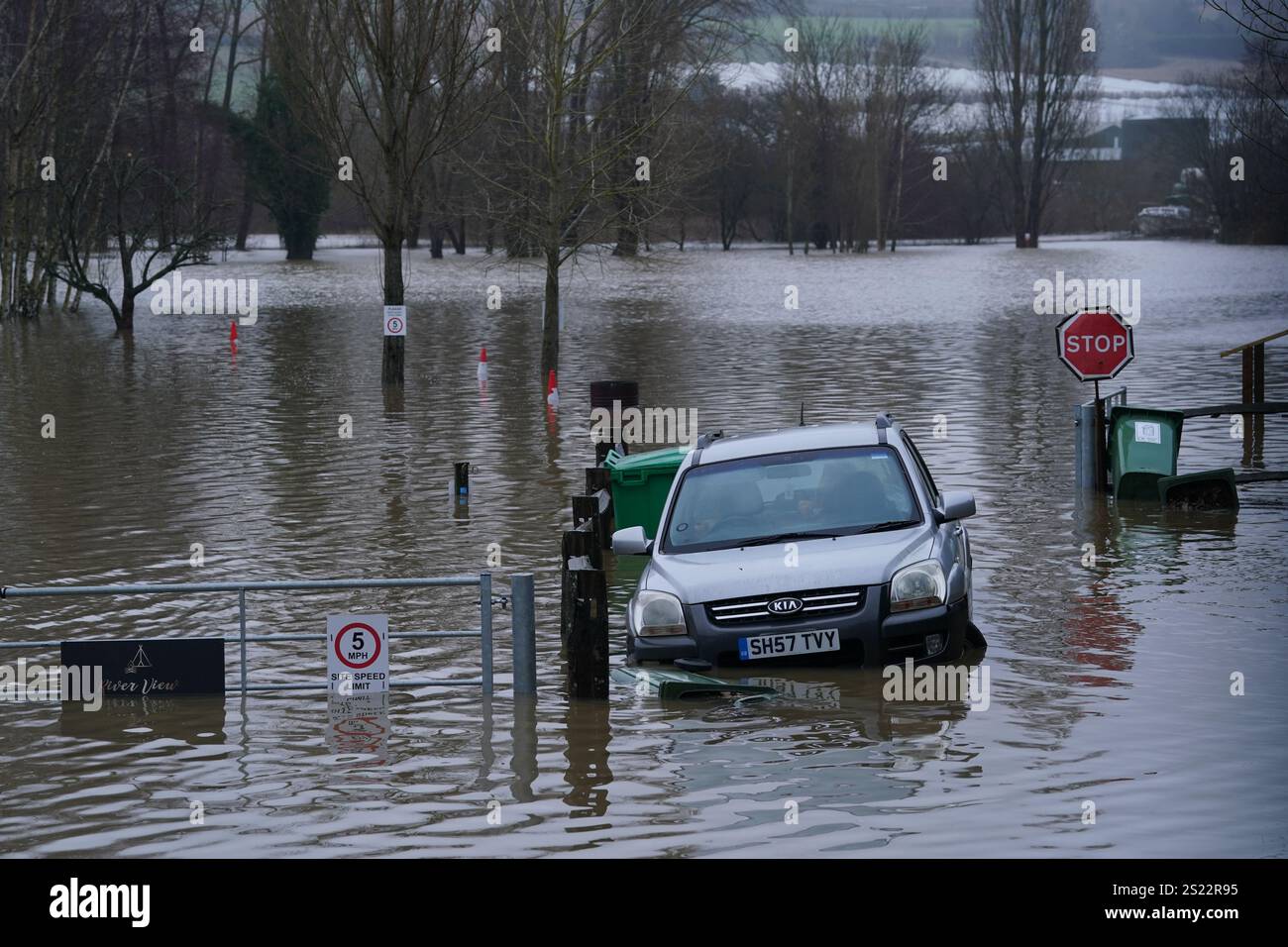 Flood water begins to rise in Yalding Kent. Weather warnings remain in ...