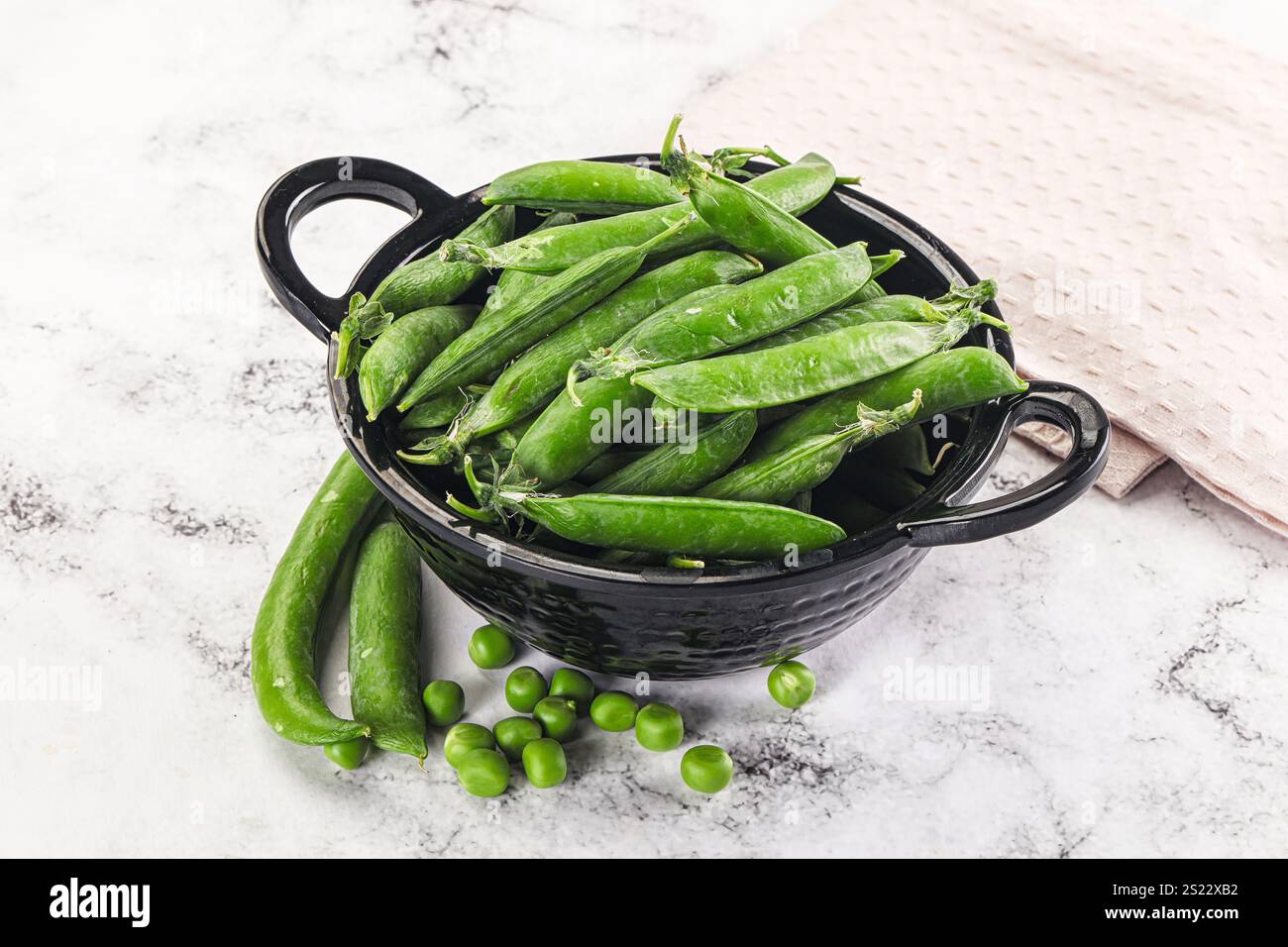 Sweet young green peas heap in the bowl Stock Photo - Alamy