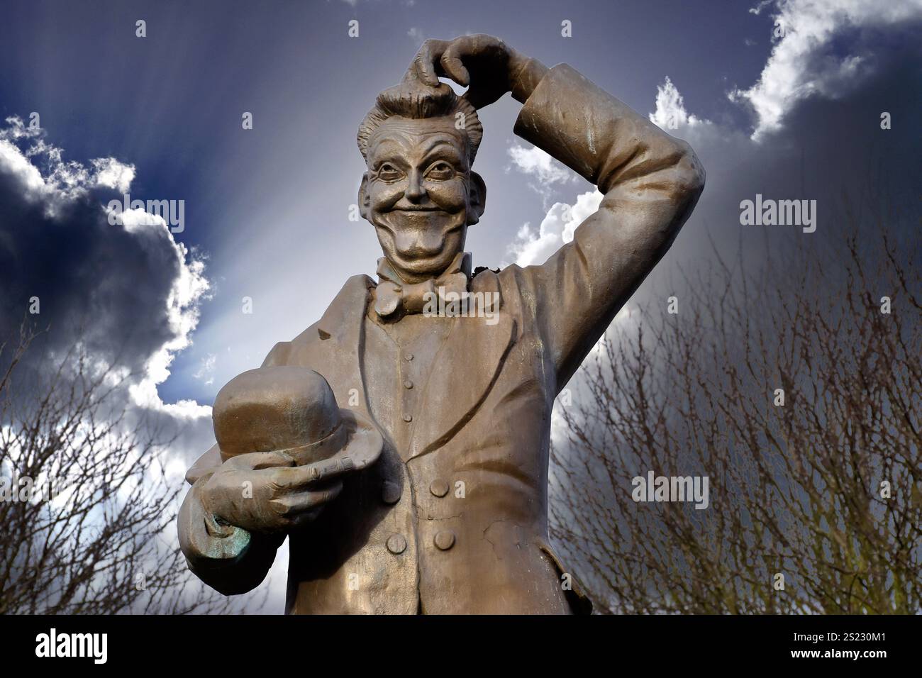 Stan Laurel statue in North Shields above the fish quay against dark ...