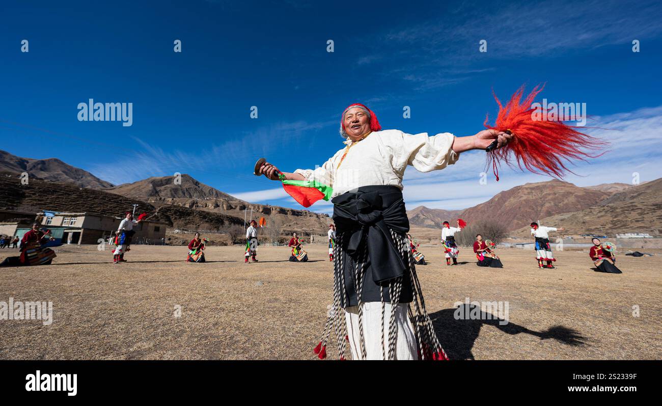 (250106) -- DENGQEN, Jan. 6, 2025 (Xinhua) -- Ani performs Reba Dance ...