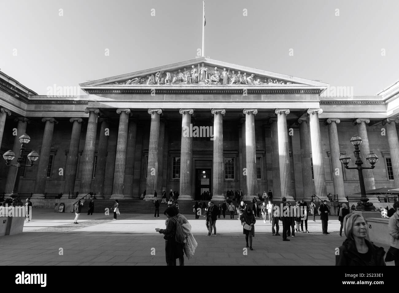 Entrance of the British Museum on crowded October afternoon Stock Photo ...