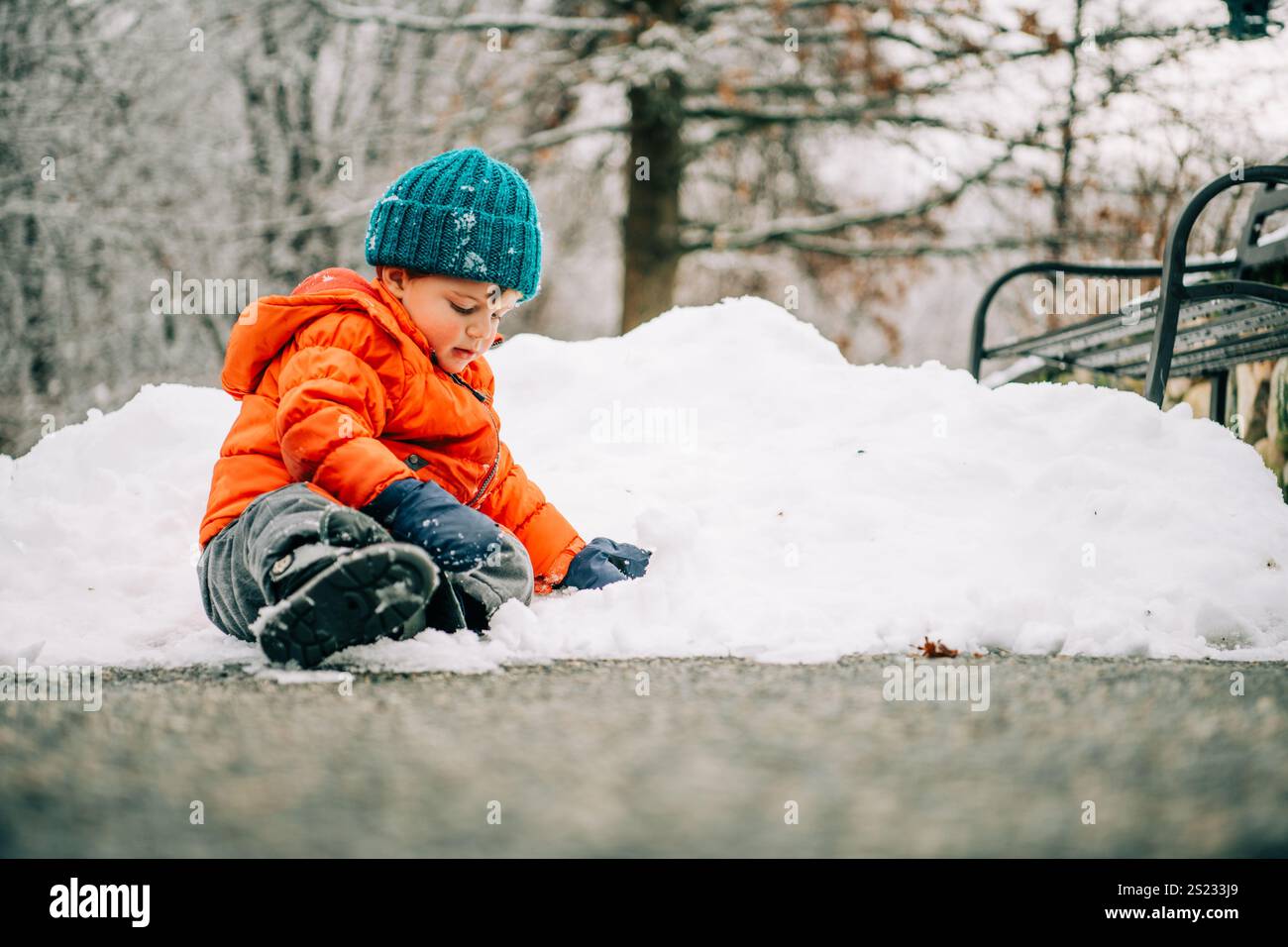 Childhood innocence cold sitting hi-res stock photography and images ...