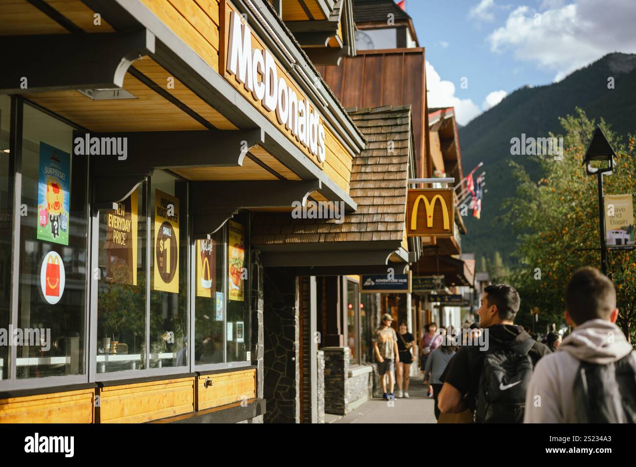Modern architecture mcdonalds hi-res stock photography and images - Alamy