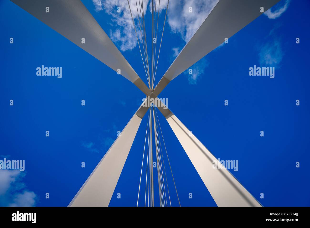 Brisbane, QLD, Australia - New Kangaroo Point Green bridge looking up ...
