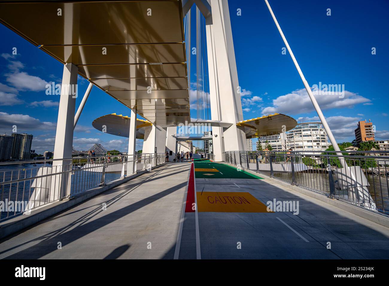 Brisbane, QLD, Australia - New Kangaroo Point Green bridge Stock Photo ...