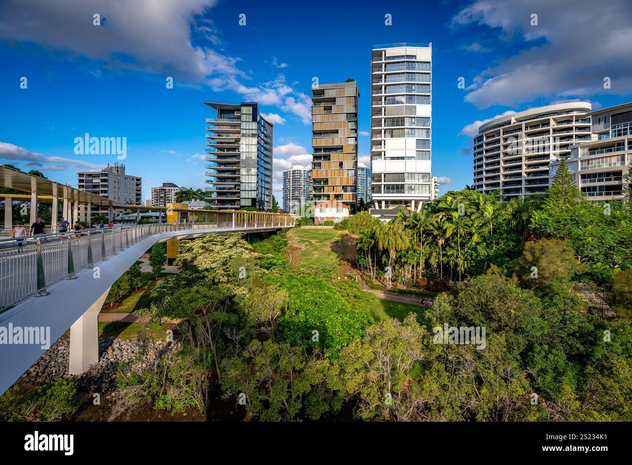 Brisbane, QLD, Australia - New Kangaroo Point Green bridge Stock Photo ...