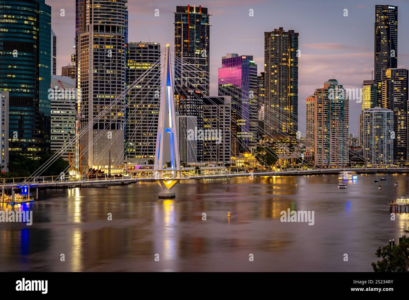 Brisbane, QLD, Australia - City skyline with new Kangaroo Point Green ...