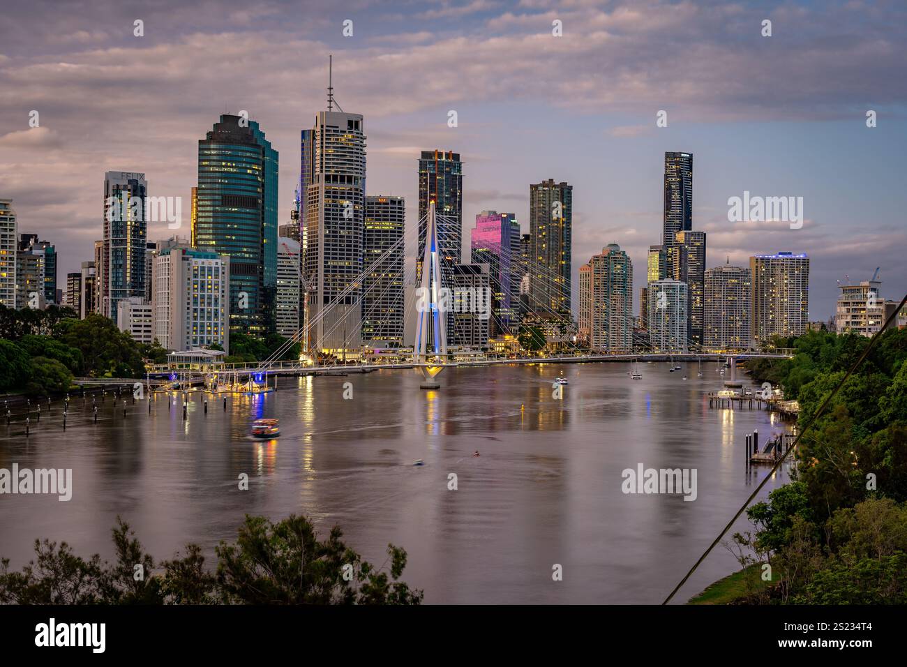 Brisbane, QLD, Australia - City skyline with new Kangaroo Point Green ...