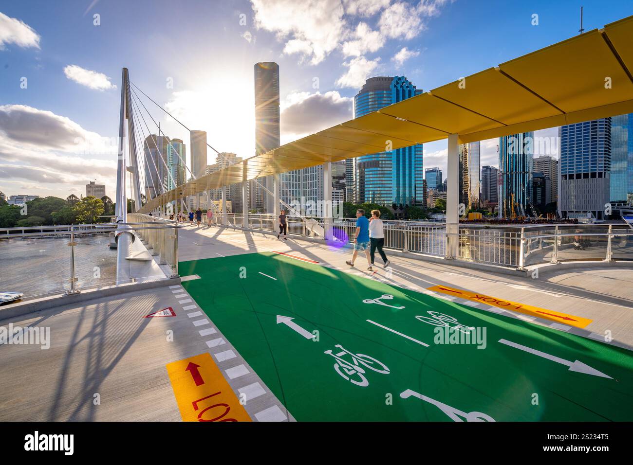 Brisbane, QLD, Australia - New Kangaroo Point Green bridge Stock Photo ...