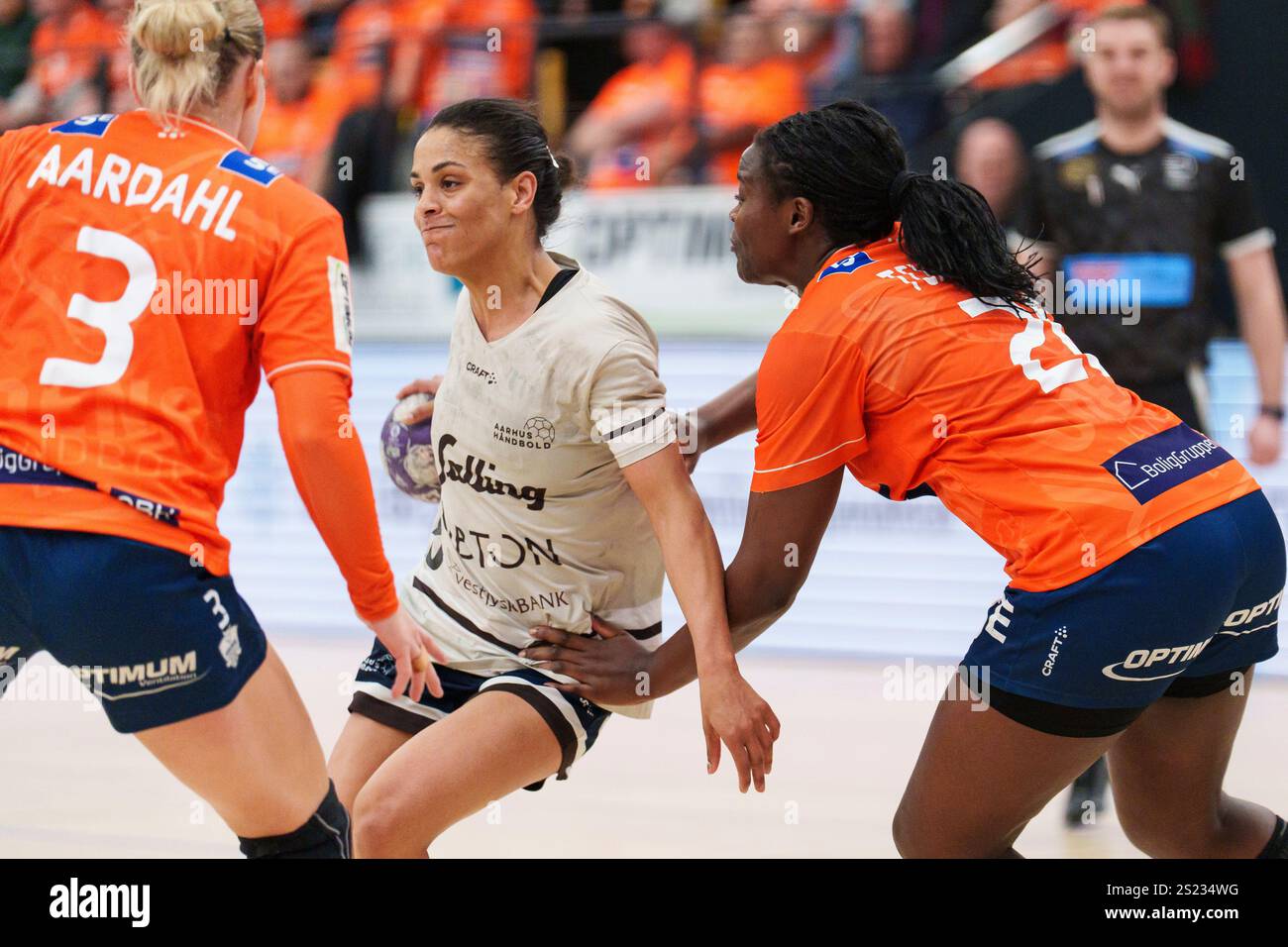 Odense, Denmark. 05th Jan, 2025. Sofia Deen (15) of Aarhus Handball and Lysa Tchaptchet Defo (20 ...