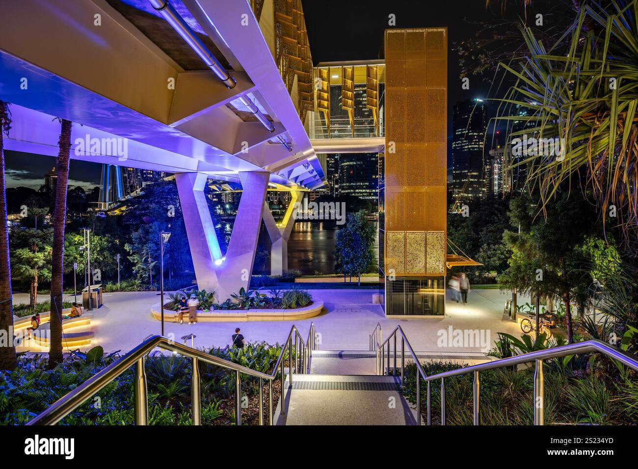 Brisbane, QLD, Australia - New Kangaroo Point Green bridge Stock Photo ...