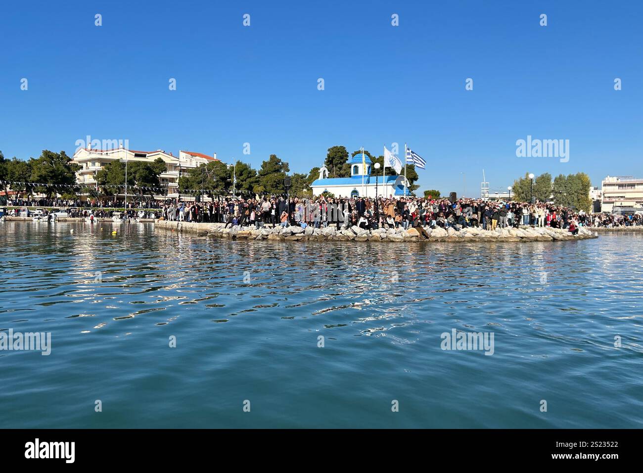 Nea Artaki, Greece. 06th Jan, 2025. In the coastal town of Nea Artaki ...