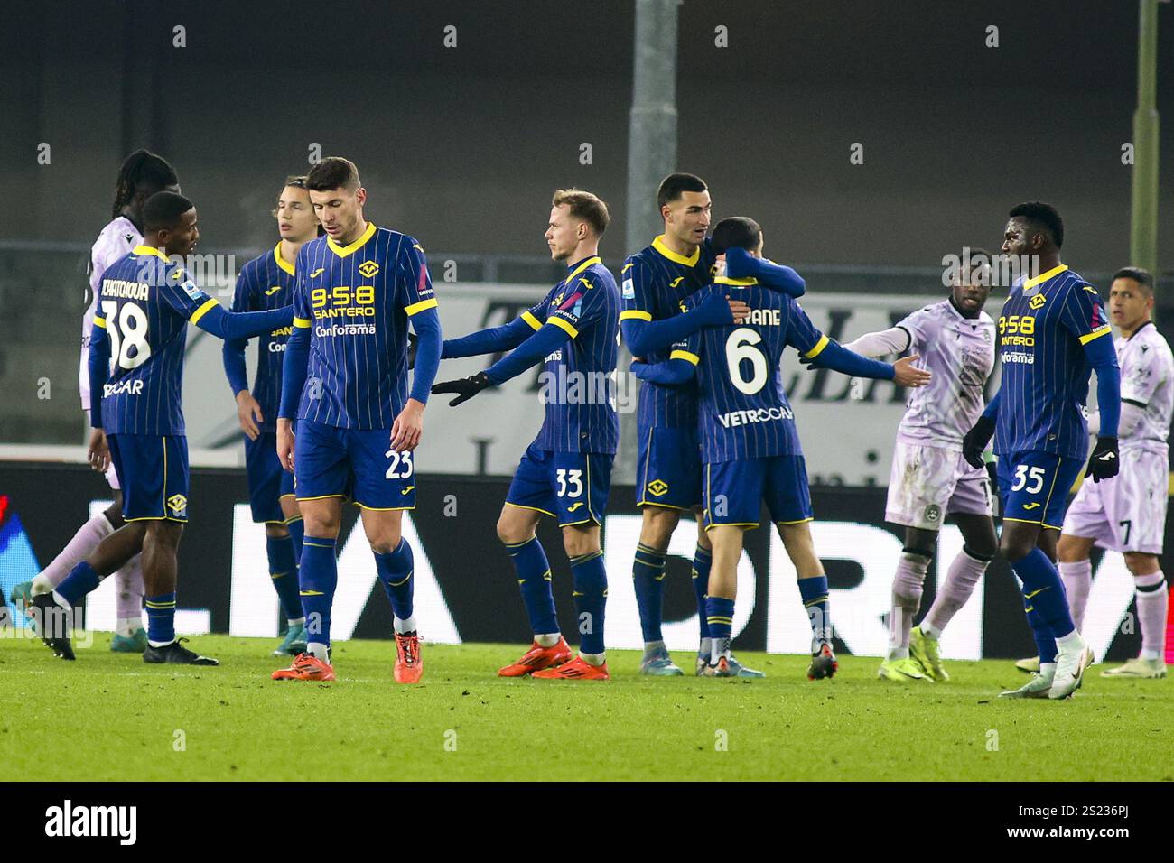 Verona, Italy. 05th Jan, 2025. Hellas Verona players hugs during Hellas ...