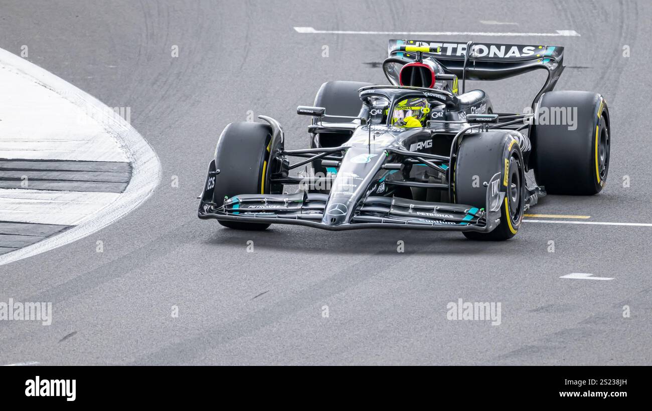 Lewis hamilton helmet f1 2023 hi-res stock photography and images - Alamy