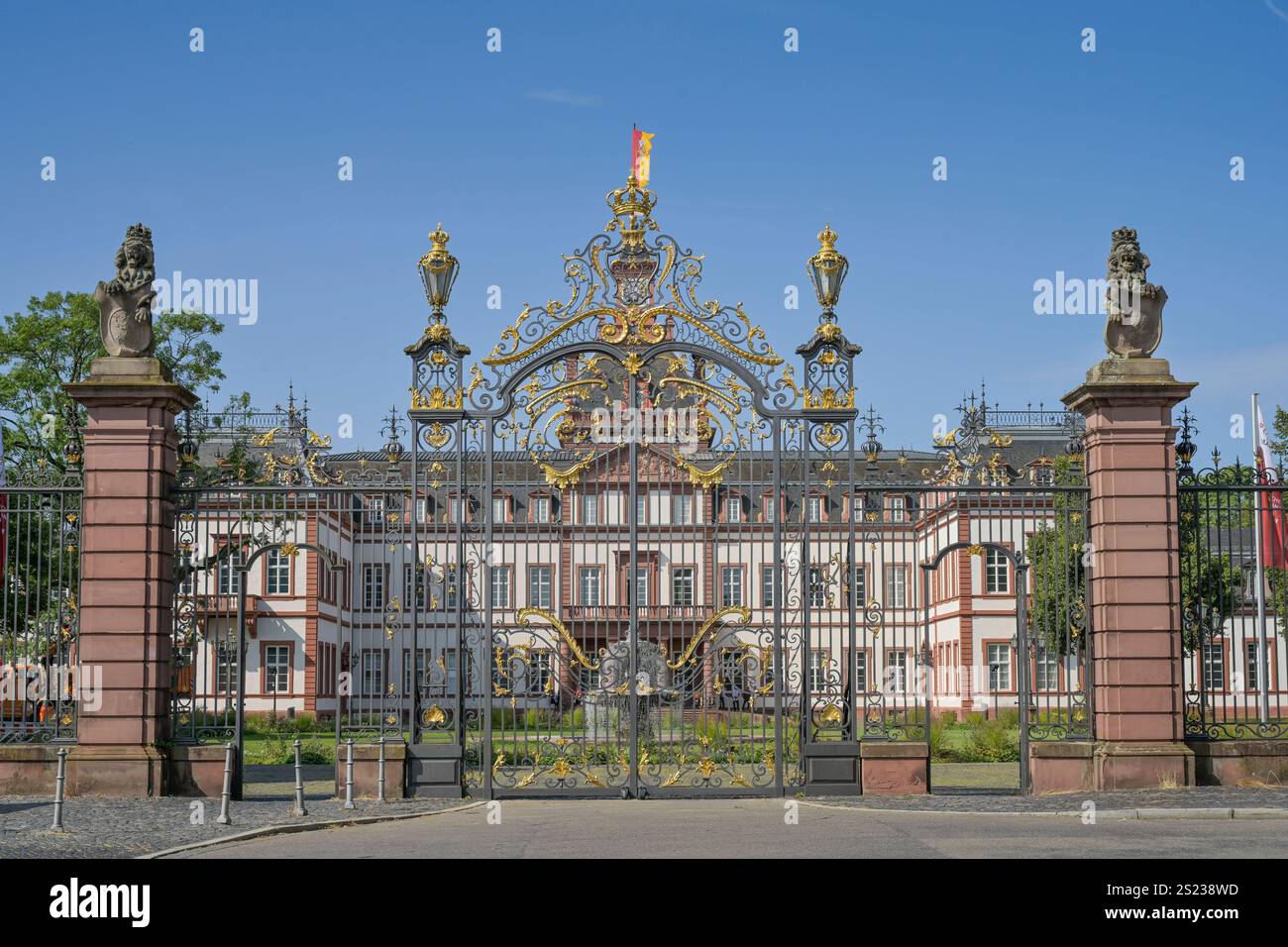 Tor zum Schloss Philippsruhe, Hanau, Hessen, Deutschland *** Gate to ...