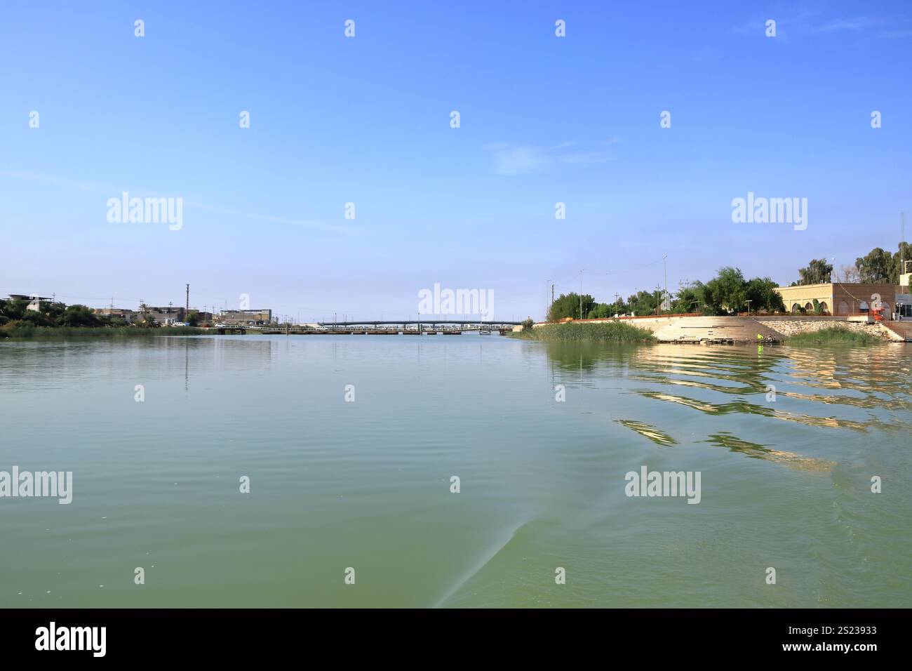 Euphrates river at the Euphrates and Tigris confluence, Shatt al-Arab ...