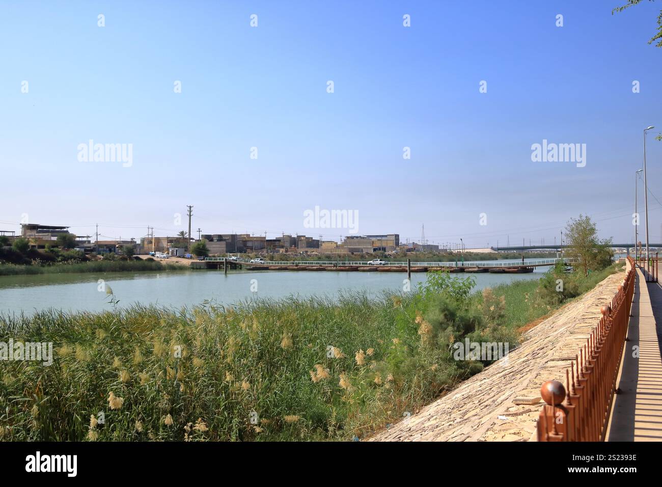 Euphrates river at the Euphrates and Tigris confluence, Shatt al-Arab ...