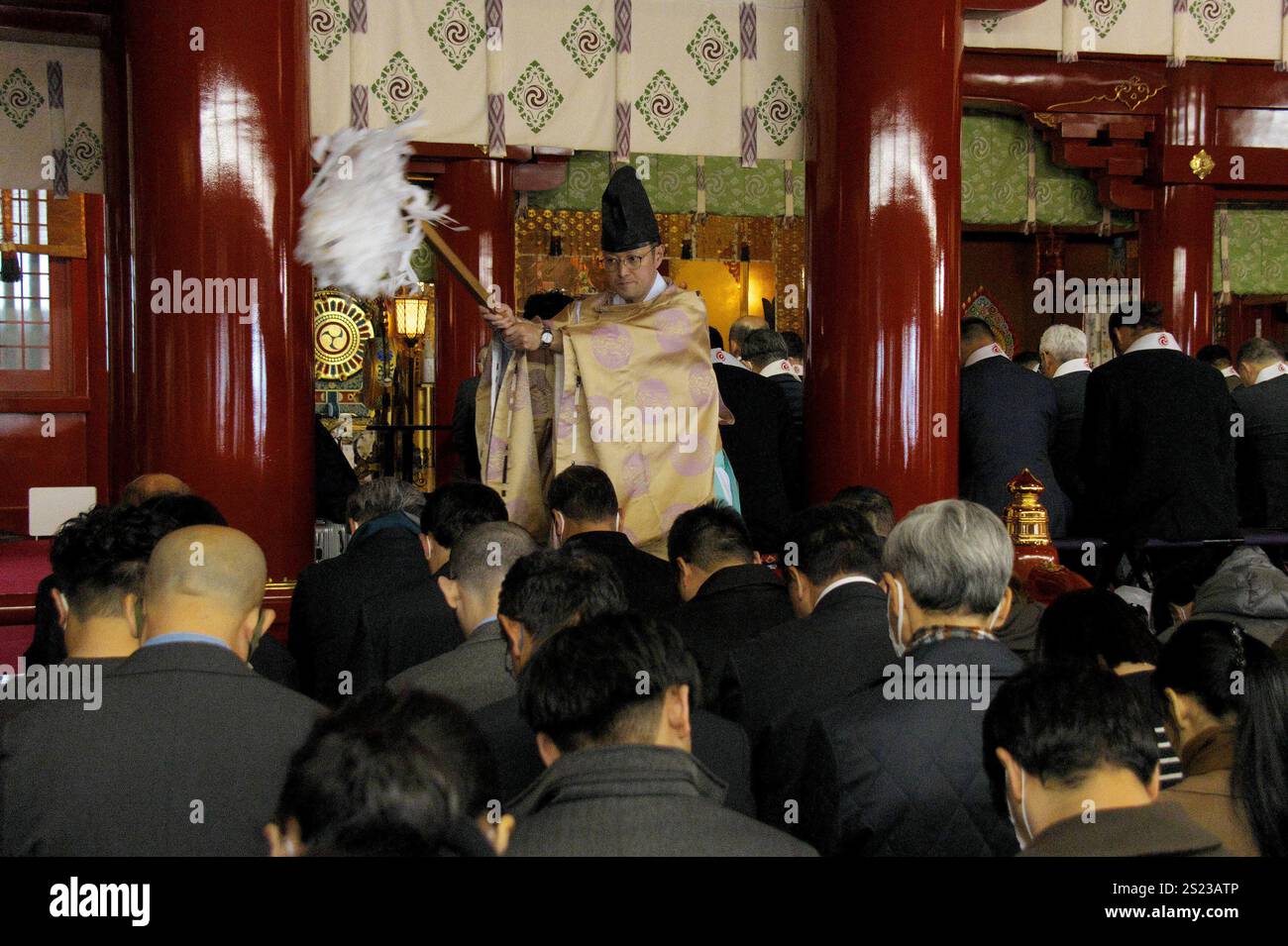 Tokyo, Japan. 06th Jan, 2025. A Shinto priest performs the "Oharai ...