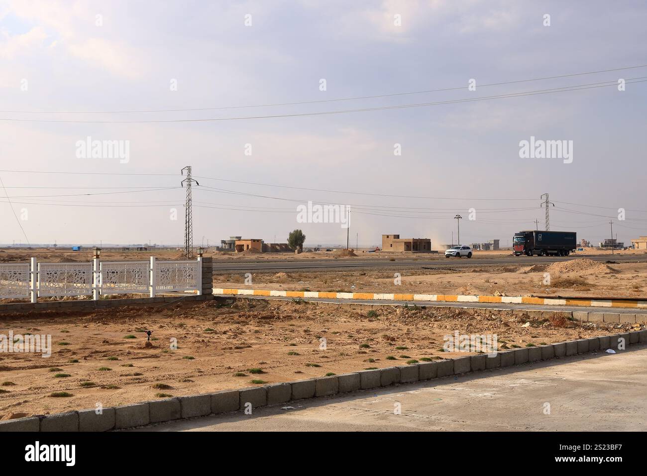 Road in the desert between Tikrit and Mosul in Iraq Stock Photo - Alamy