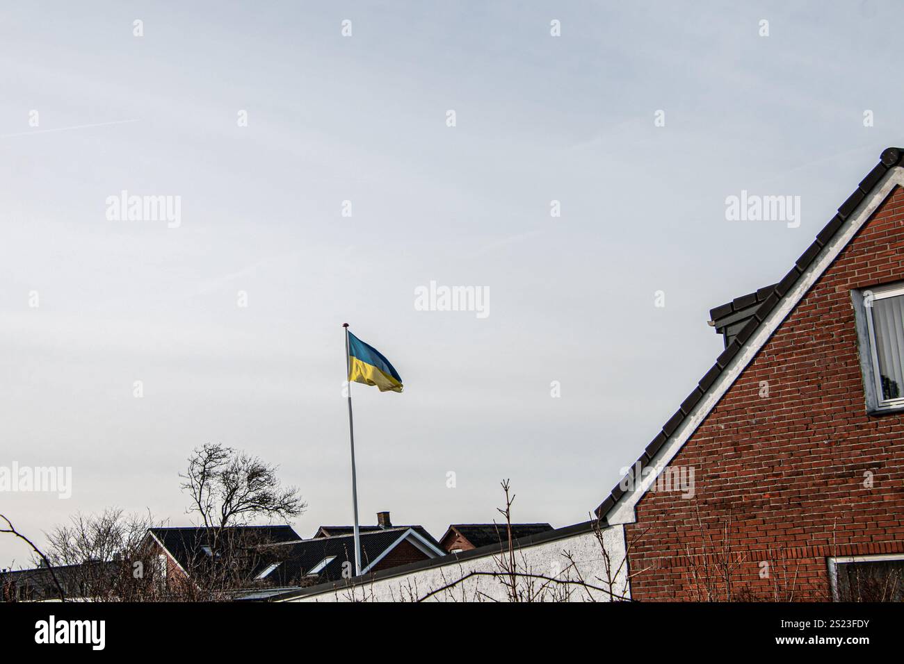 The national flag of Ukraine consists of equally sized horizontal bands ...