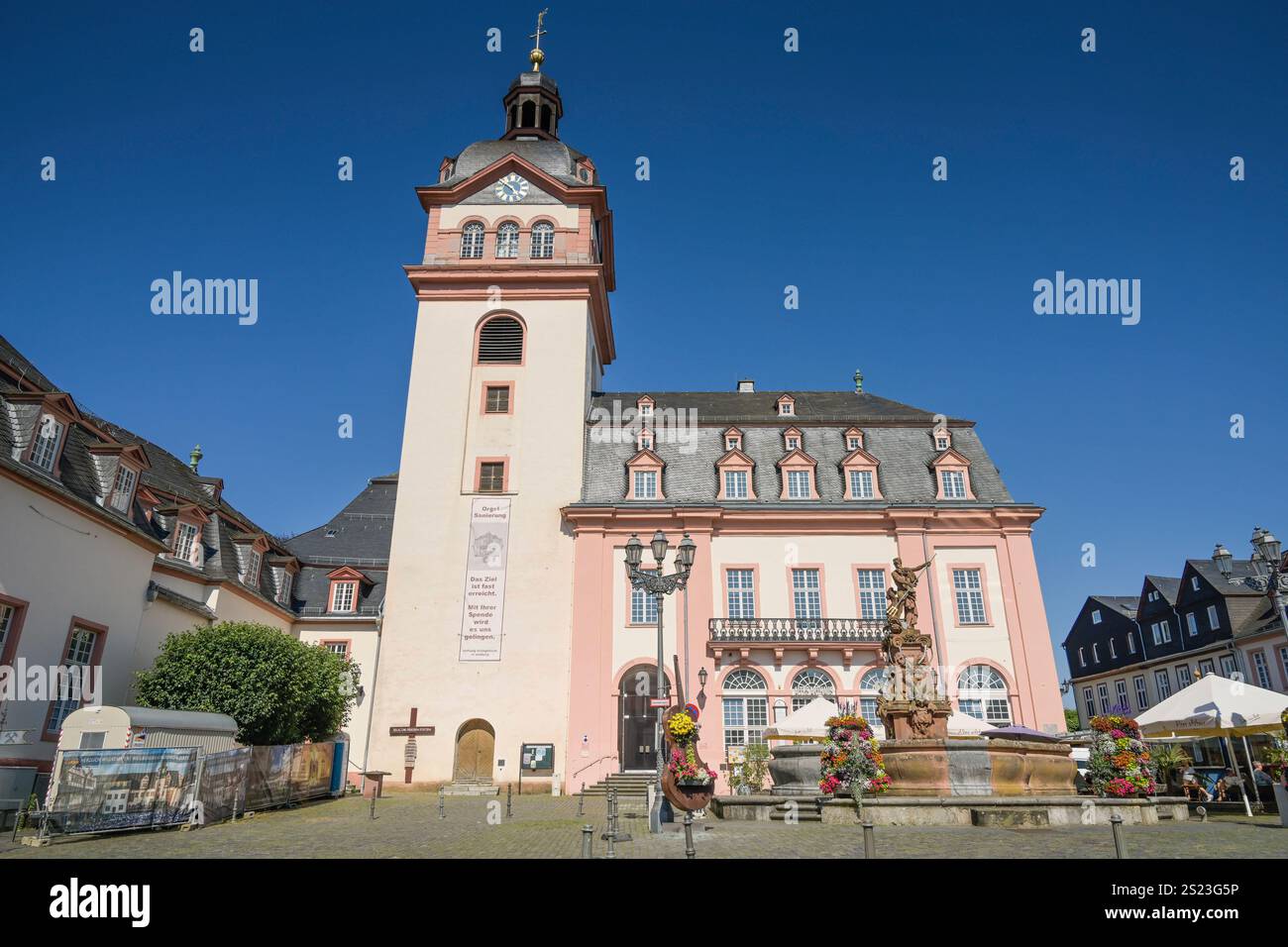 Altes Rathaus und Schlosskirche mit Turm, Schloß Weilburg, Landkreis ...