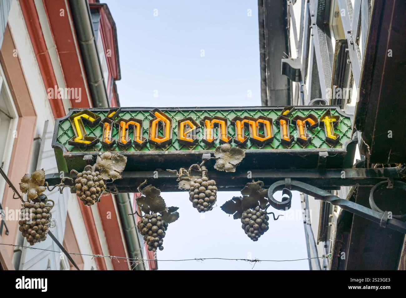 Straßenschild Lindenwirt in der Drosselgasse, Rüdesheim, Hessen ...