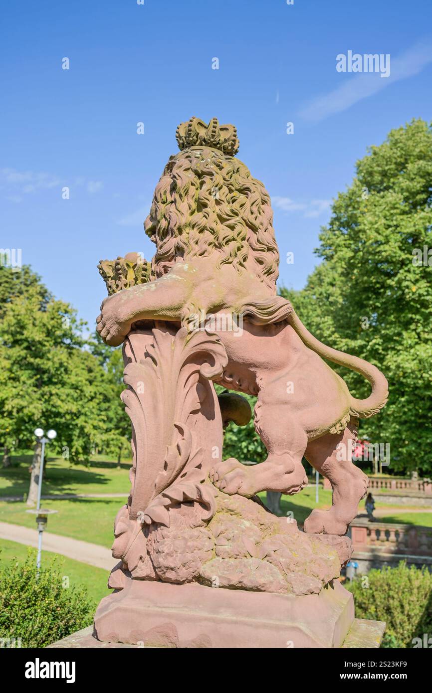 Löwe Skulptur aus Sandstein am Schlosspark und Terrasse Schloss ...