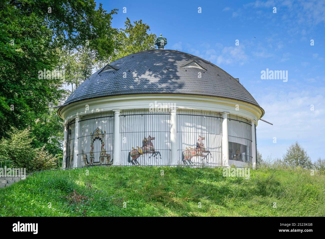 Wilhelmsbader Karussell, Staatspark Hanau Wilhelmsbad, Hanau, Hessen ...