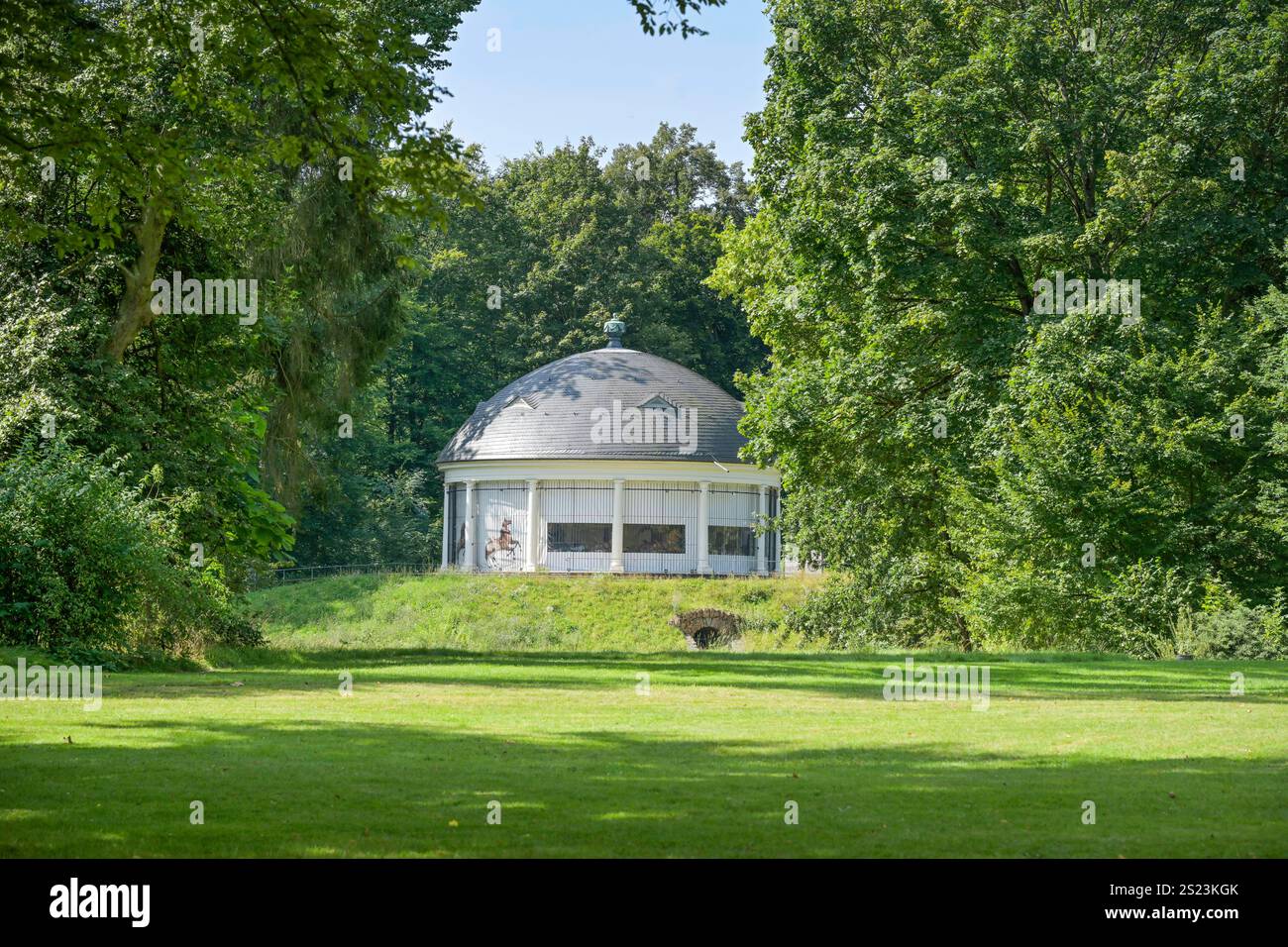 Wilhelmsbader Karussell, Staatspark Hanau Wilhelmsbad, Hanau, Hessen ...