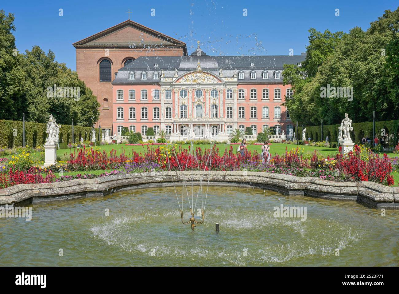 Kurfürstliches Palais mit Palastgarten und Springbrunnen, Willy-Brandt ...