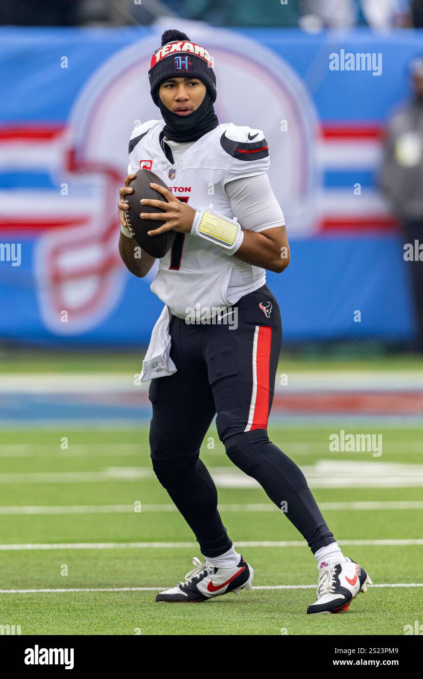 Houston Texans quarterback C.J. Stroud (7) looks for a receiver during ...