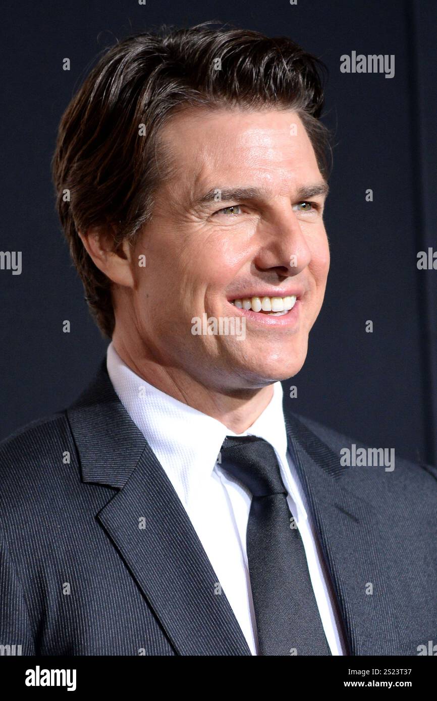 Tom Cruise at the 'Edge Of Tomorrow' red carpet repeat fan premiere ...
