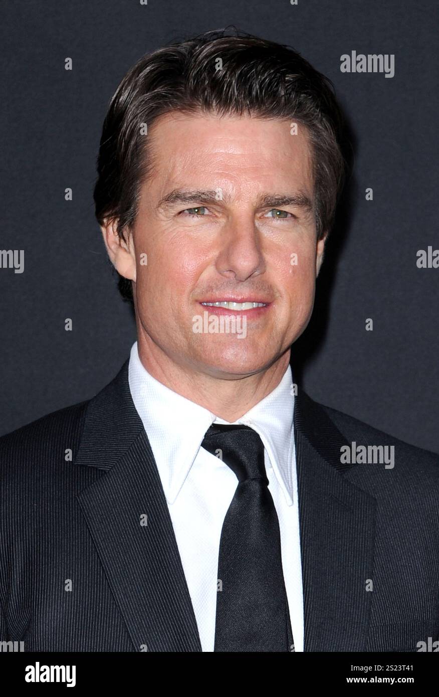 Tom Cruise at the 'Edge Of Tomorrow' red carpet repeat fan premiere ...