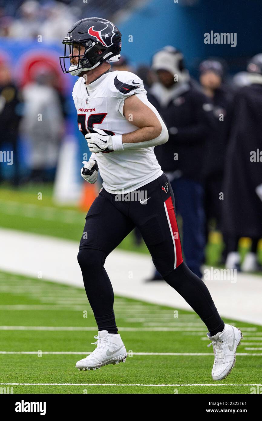 Houston Texans tight end Dalton Schultz (86) runs onto the field during ...