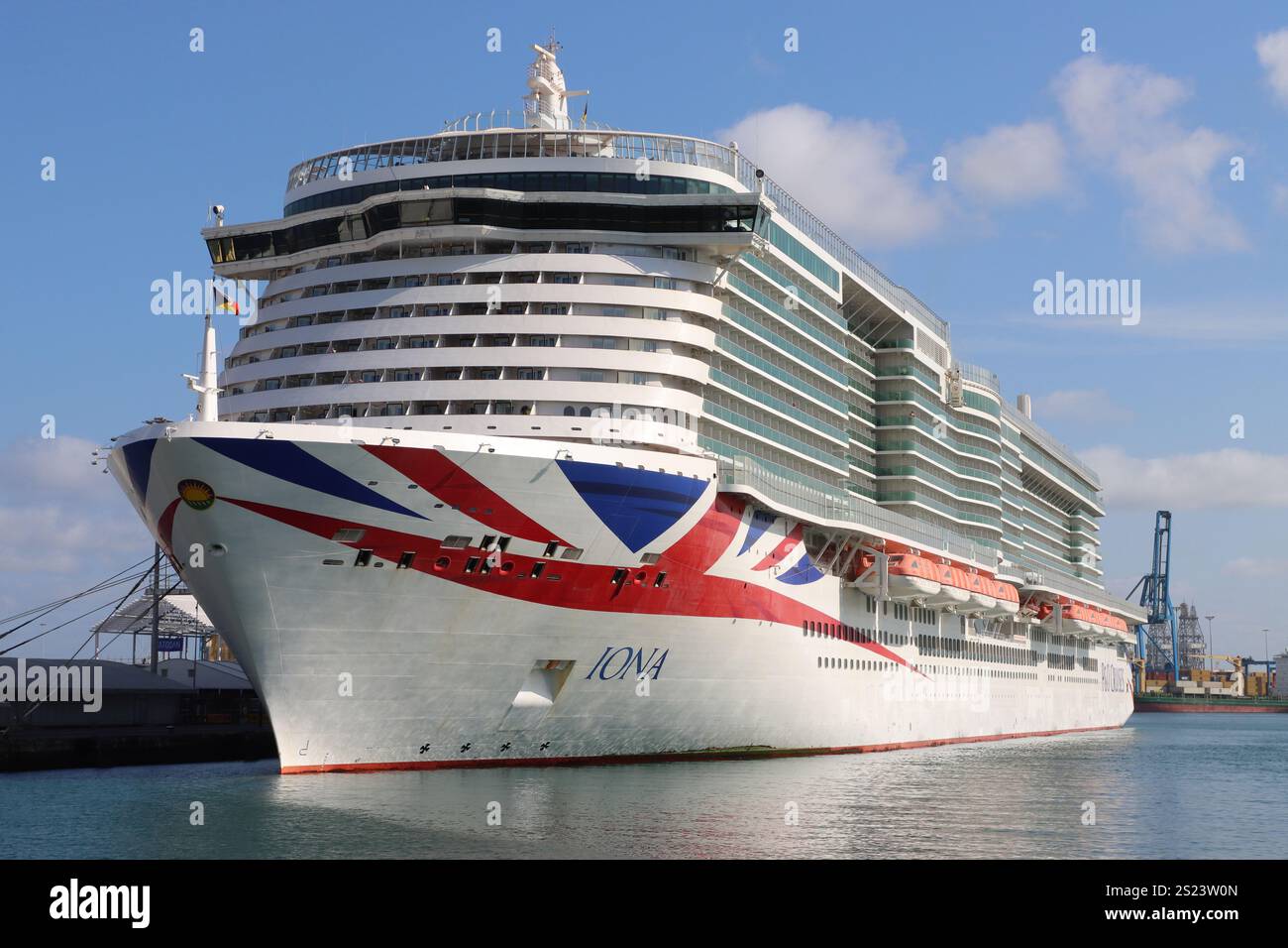 Iona cruise ship hi-res stock photography and images - Alamy