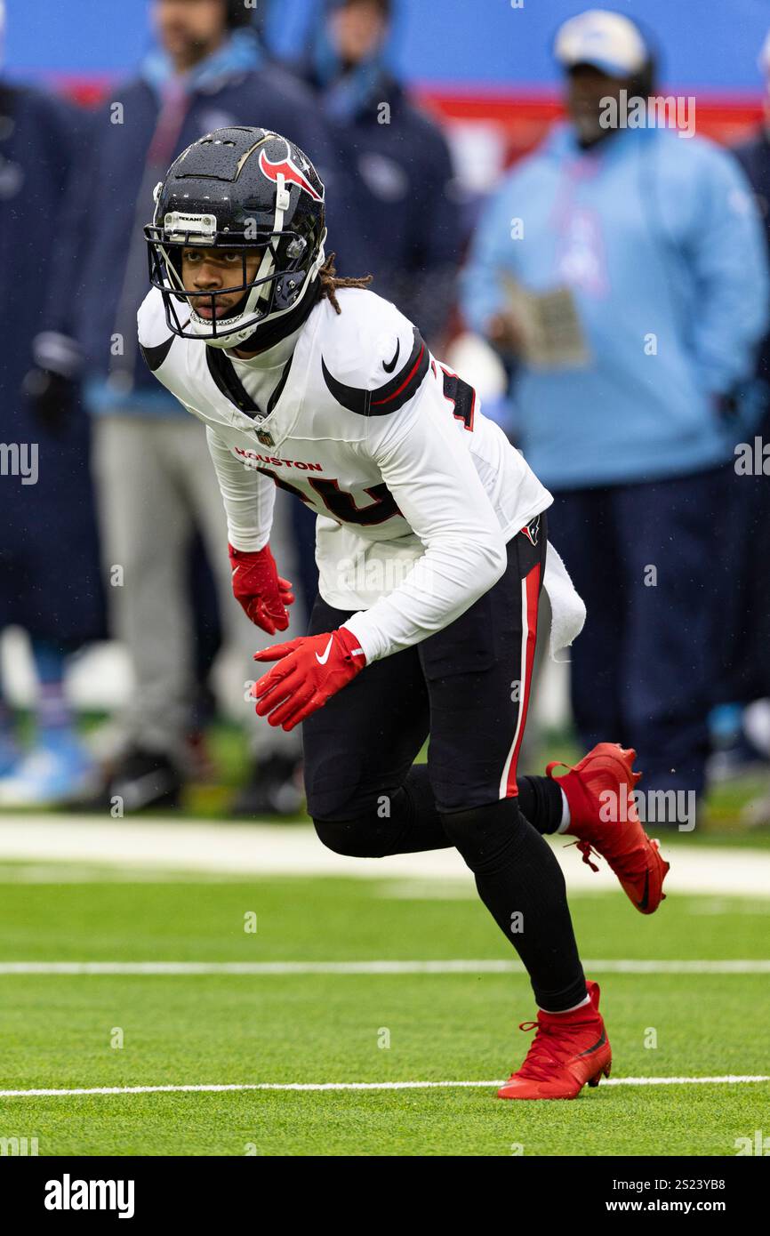 Houston Texans cornerback Derek Stingley Jr. (24) runs toward play during their NFL football ...