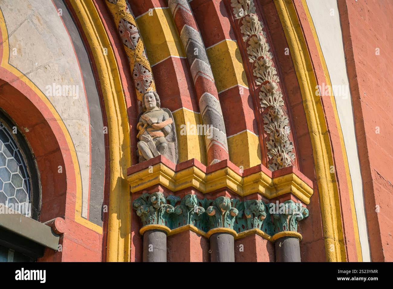 Figur am Hauptportal Dom St. Georg, Limburg an der Lahn, Landkreis ...
