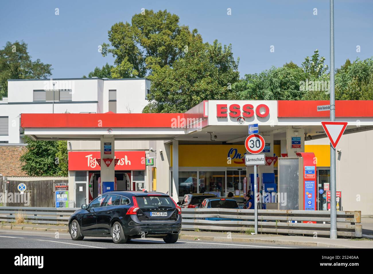 Esso Tankstelle, Kleine Hainstraße, Hanau, Hessen, Deutschland *** Esso ...