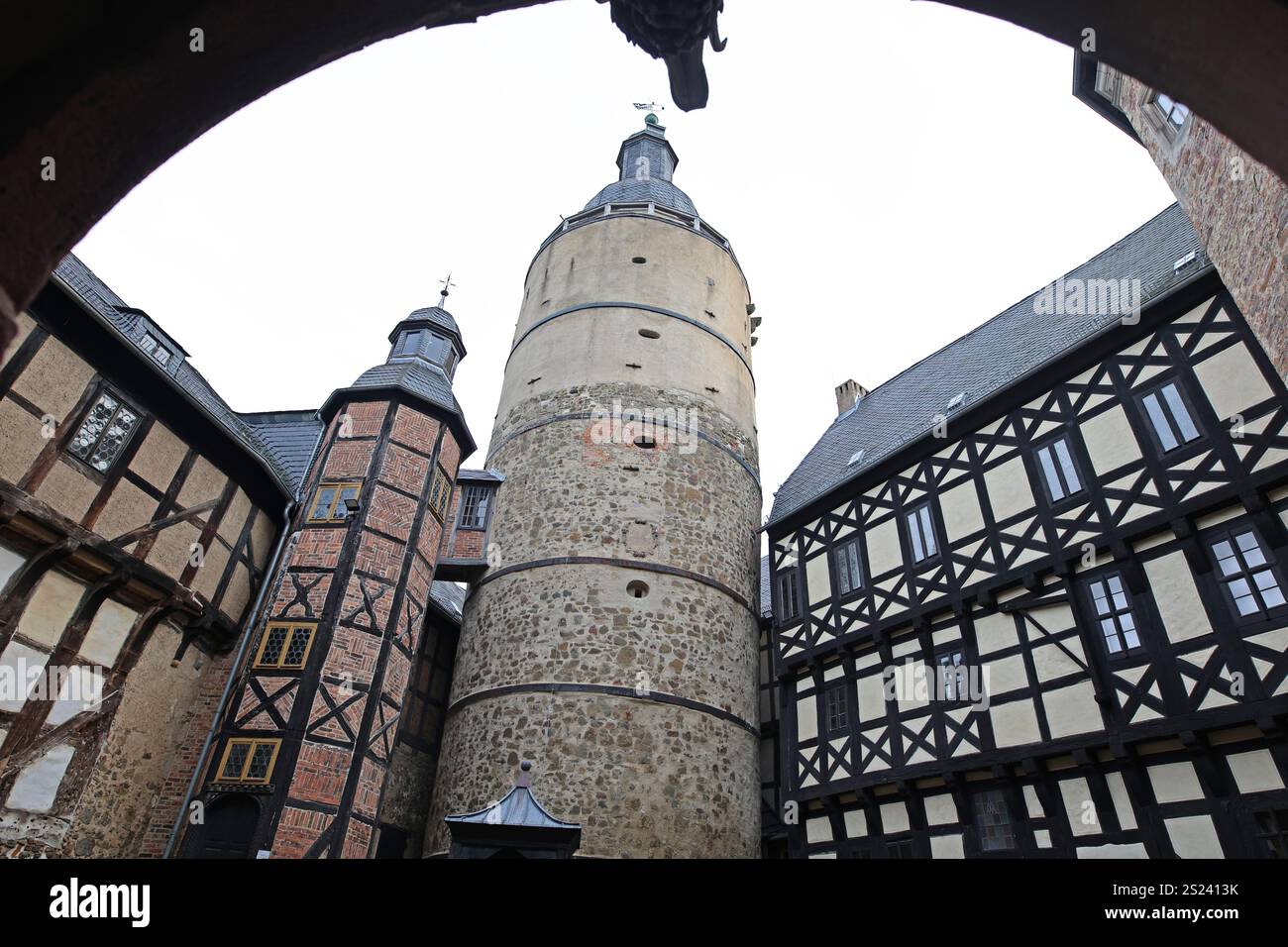 06 January 2025, Saxony-Anhalt, Falkenstein/Harz: View of the keep of ...