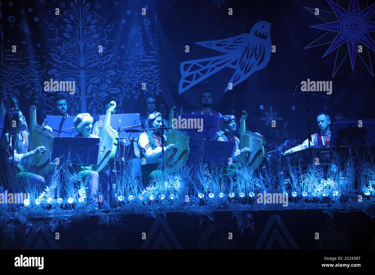 Naoni orchestra hi-res stock photography and images - Alamy