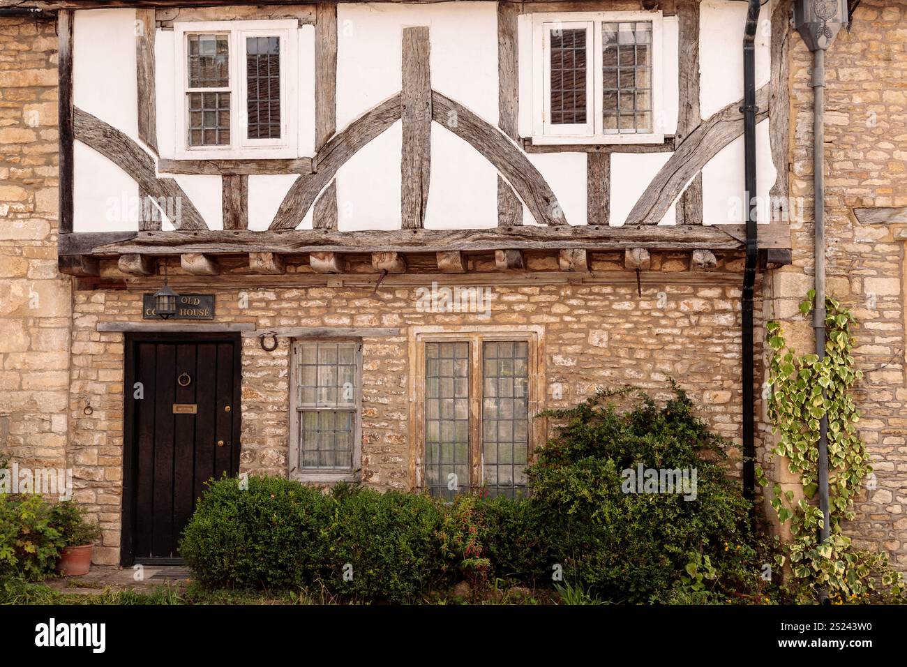 Old fashioned cottage at Castle Coombe, Wiltshire, England Stock Photo ...