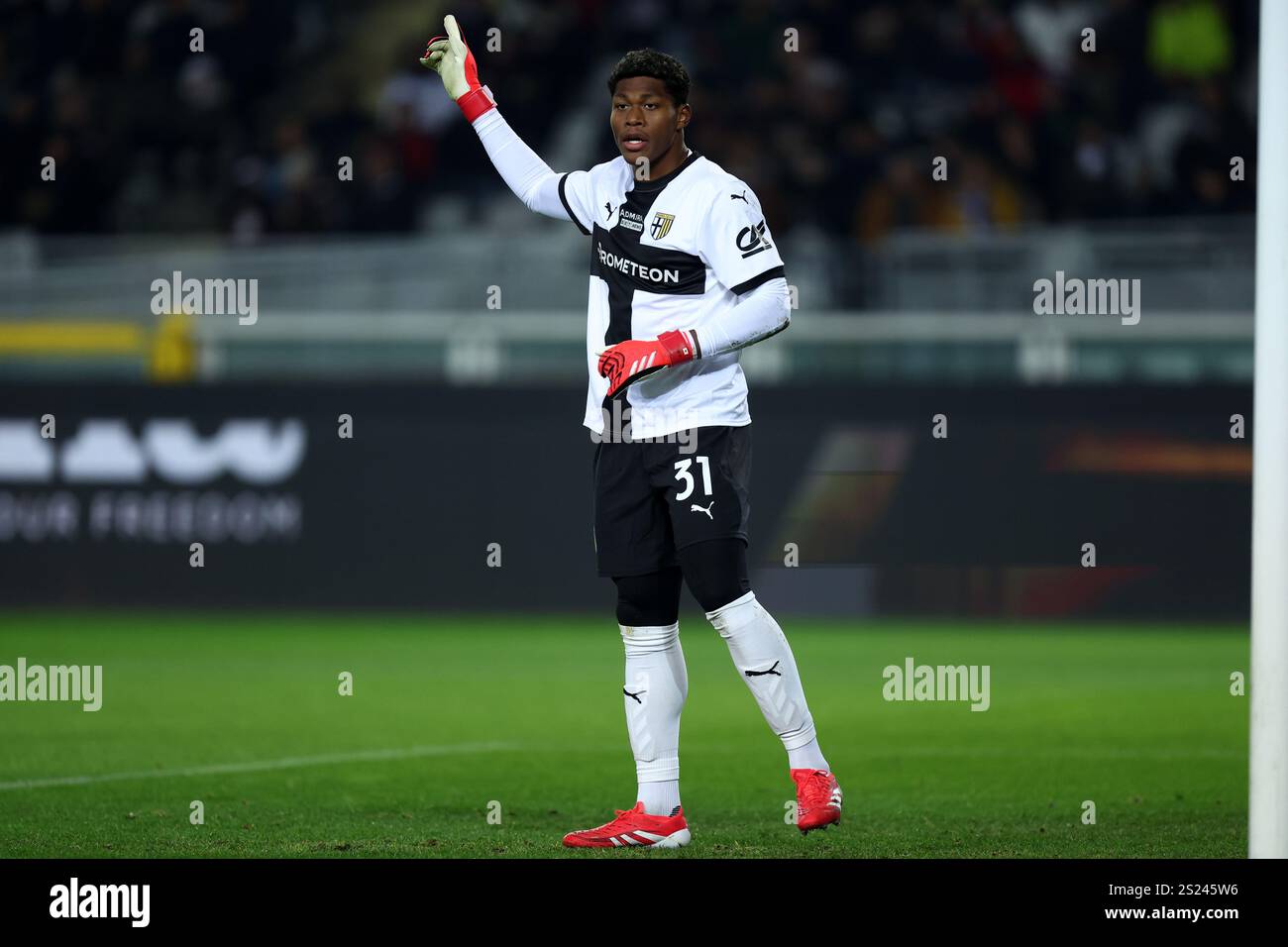 Torino, Italy. 05th Jan, 2025. Zion Suzuki of Parma Calcio gestures ...