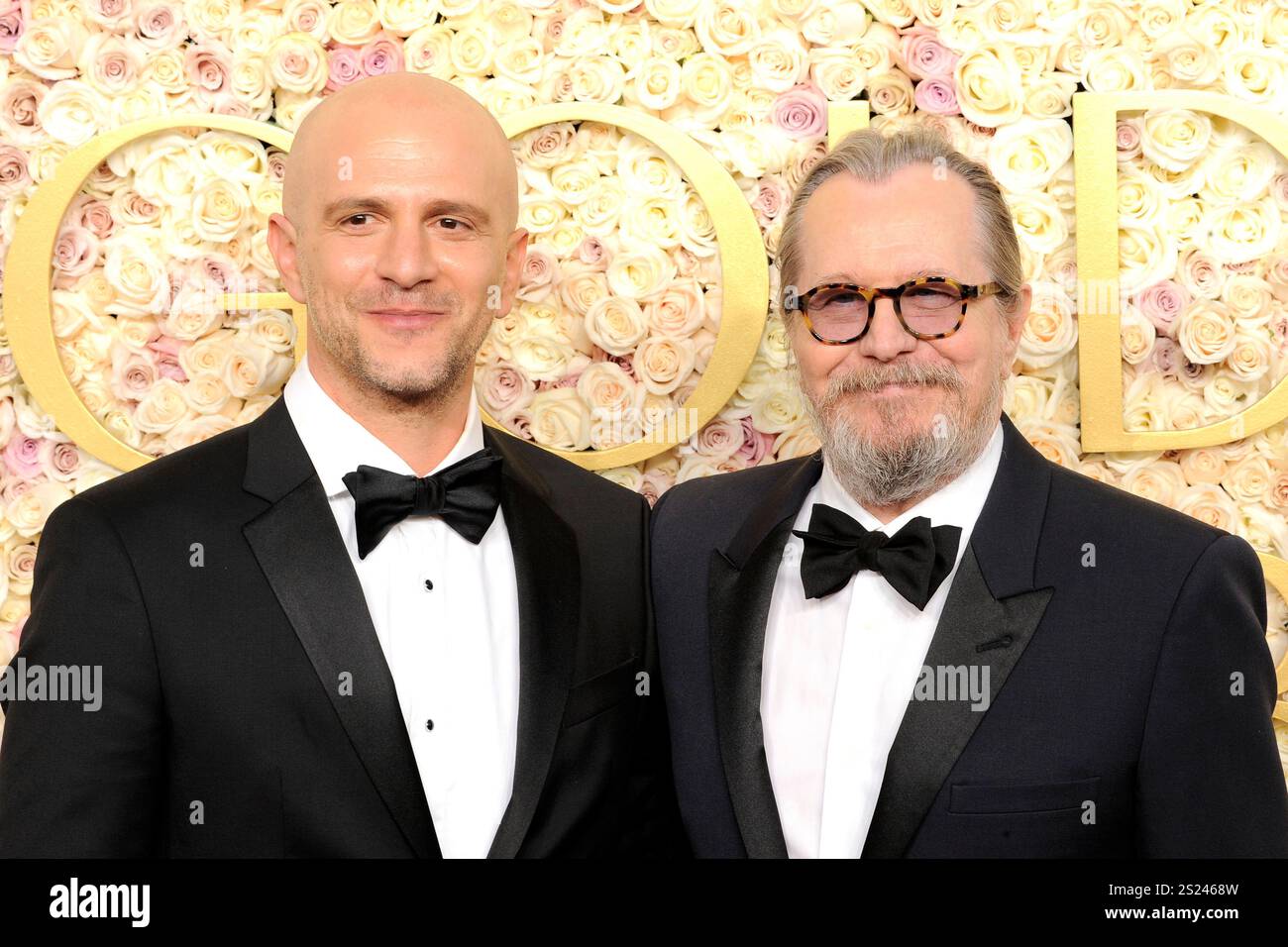 Adam Randall und Gary Oldman bei der Verleihung der 82. Golden Globe ...