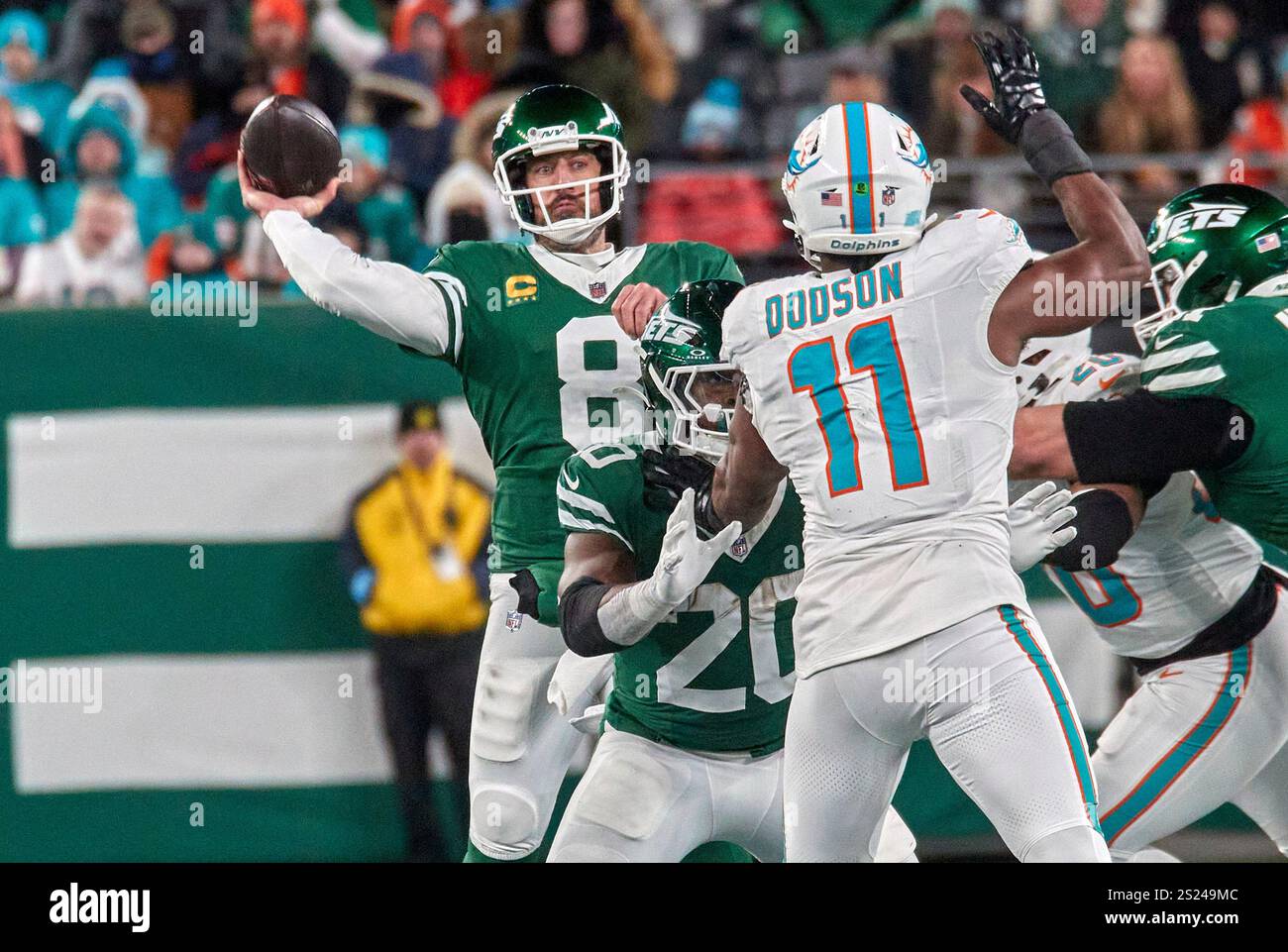 New York Jets quarterback Aaron Rodgers (8) looks to pass during a NFL ...