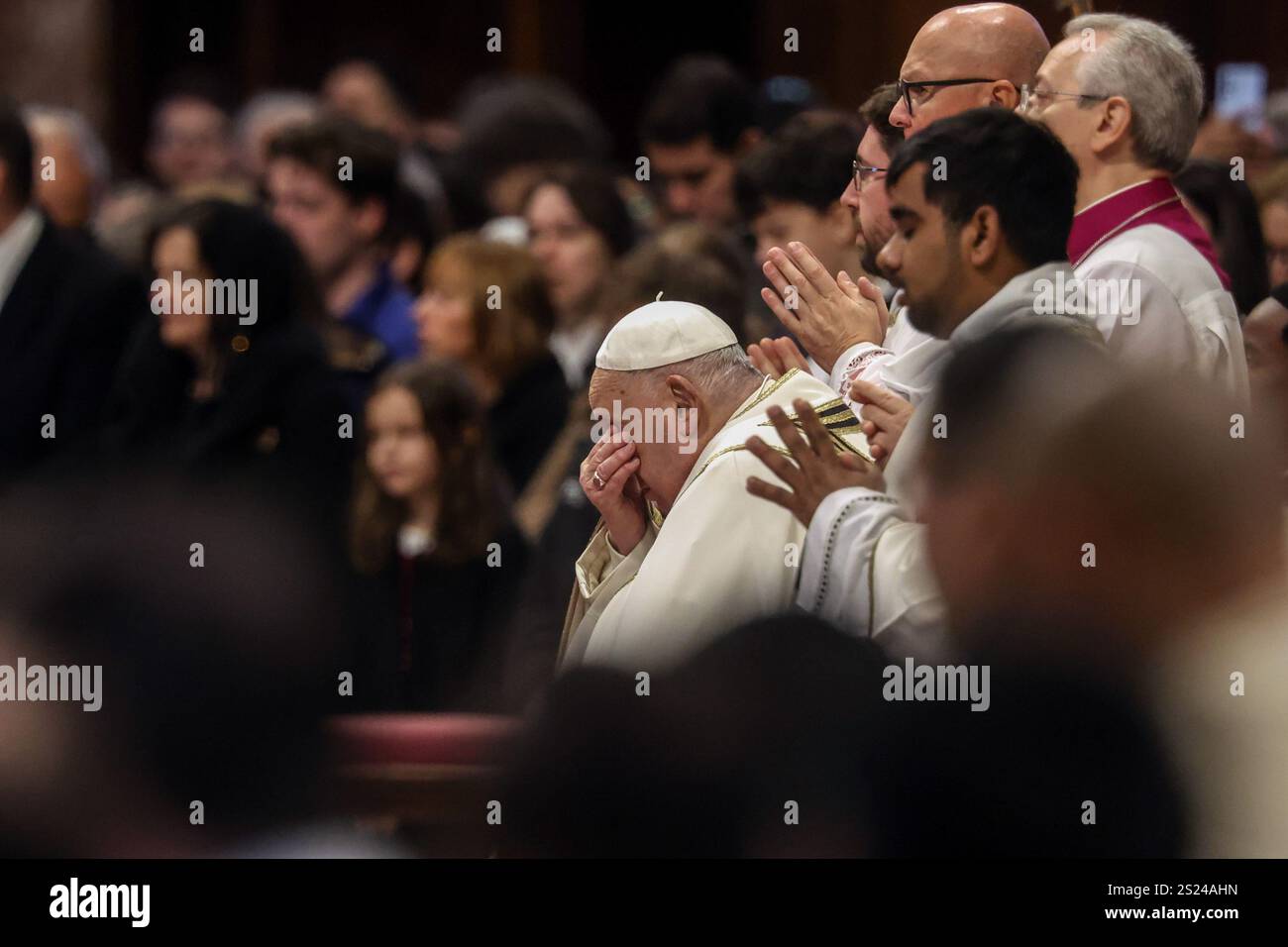 Altar of the confession mass hi-res stock photography and images - Alamy