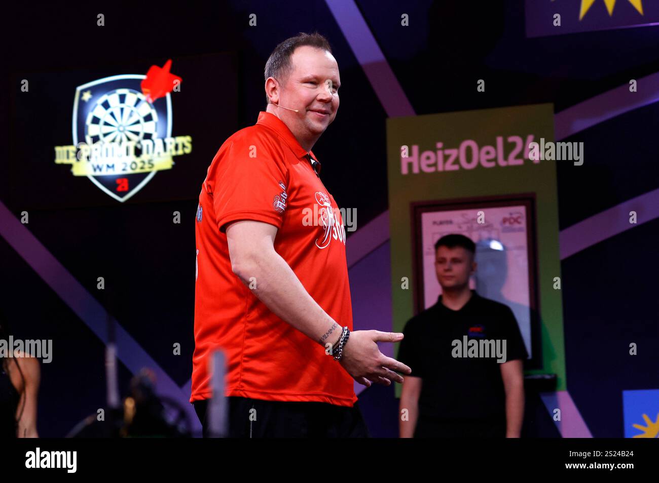 Wolff-Christoph Fuss bei der Promi-Darts-WM 2025 im Maritim Hotel ...