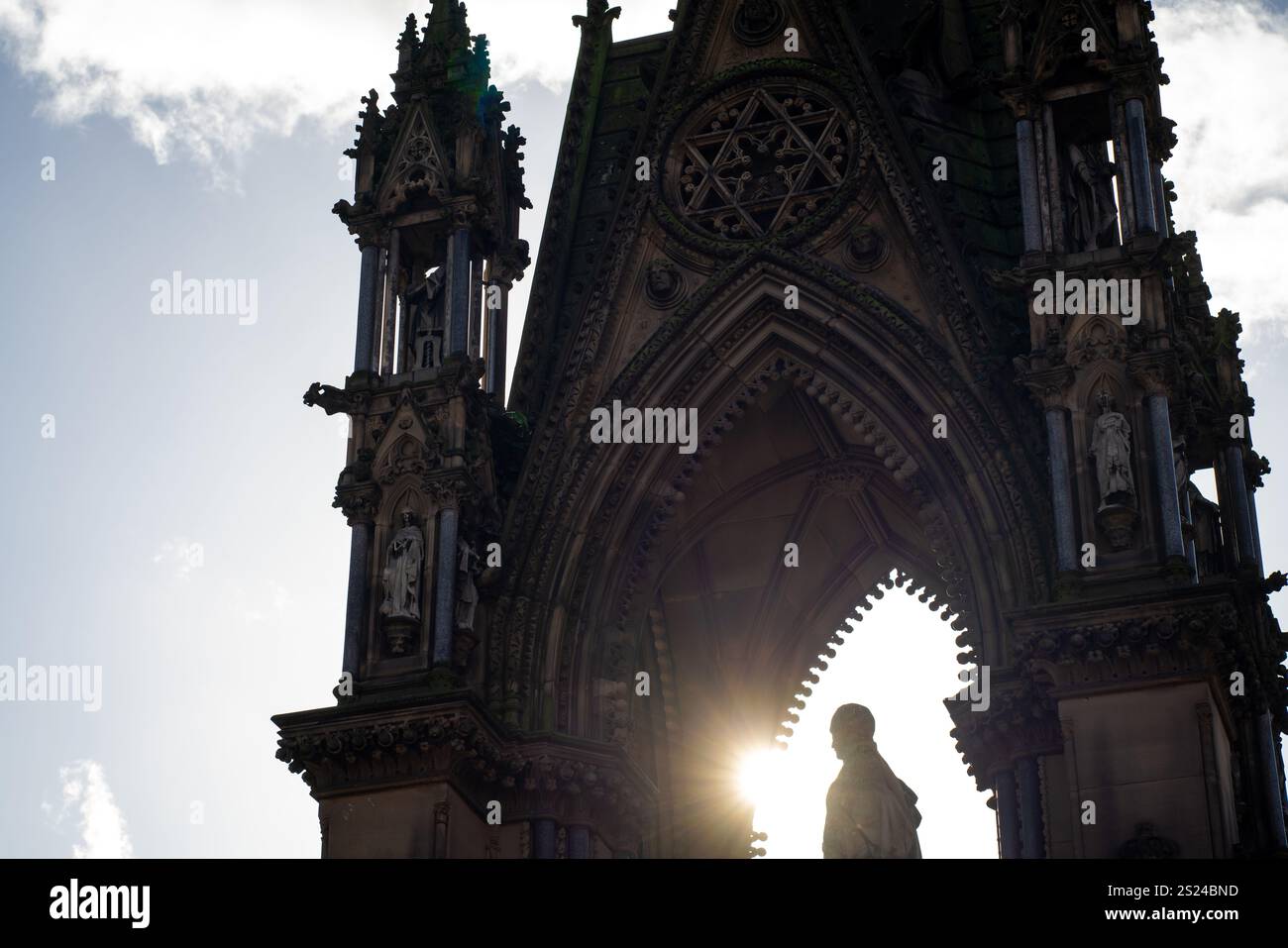 Albert Memorial, Albert Square, Manchester Stock Photo - Alamy