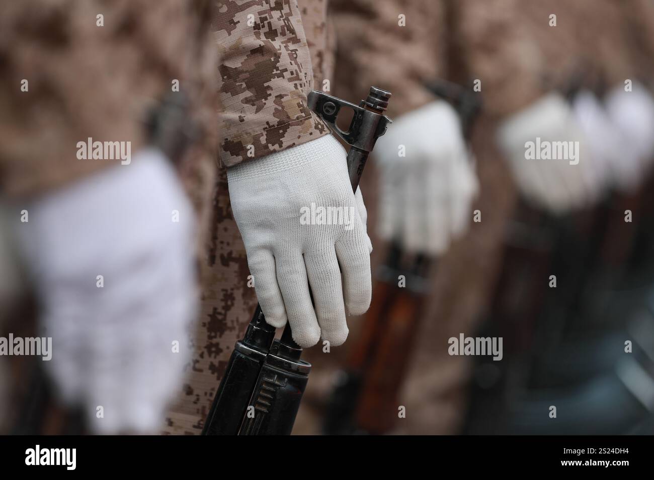 Taji, Iraq. 06th Jan, 2025. Iraqi soldiers take part in the Army Day ...