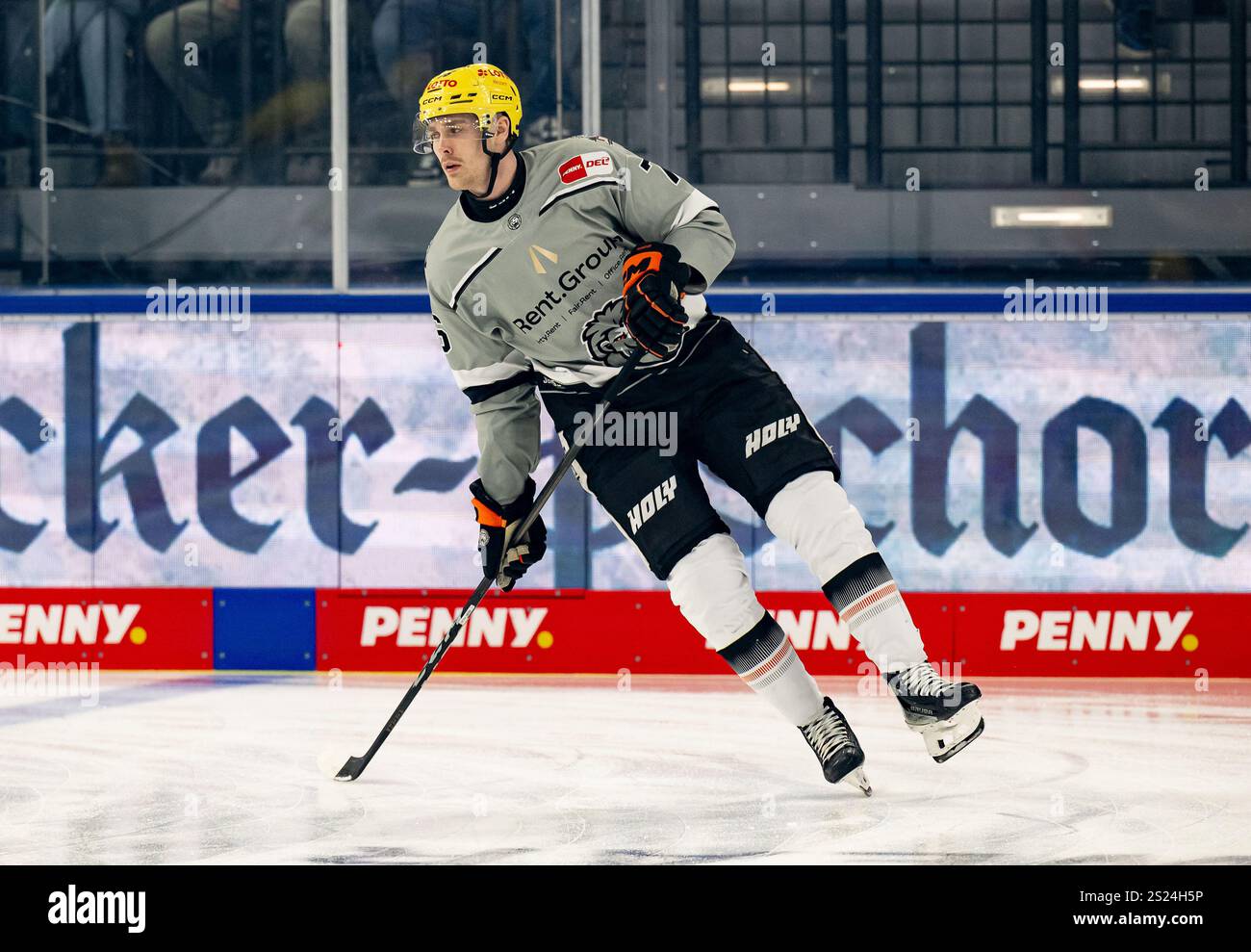 Daniel Wirt (Loewen Frankfurt, #76) beim Warmup. GER, EHC Red Bull ...