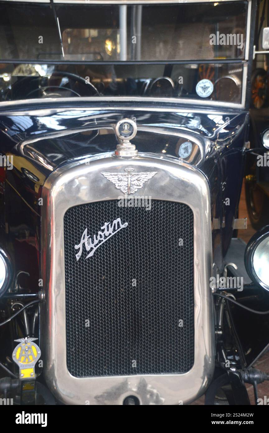 Austin Twelve Mulliner Tourer (1927) Mascot Hood Ornament & Grille on ...